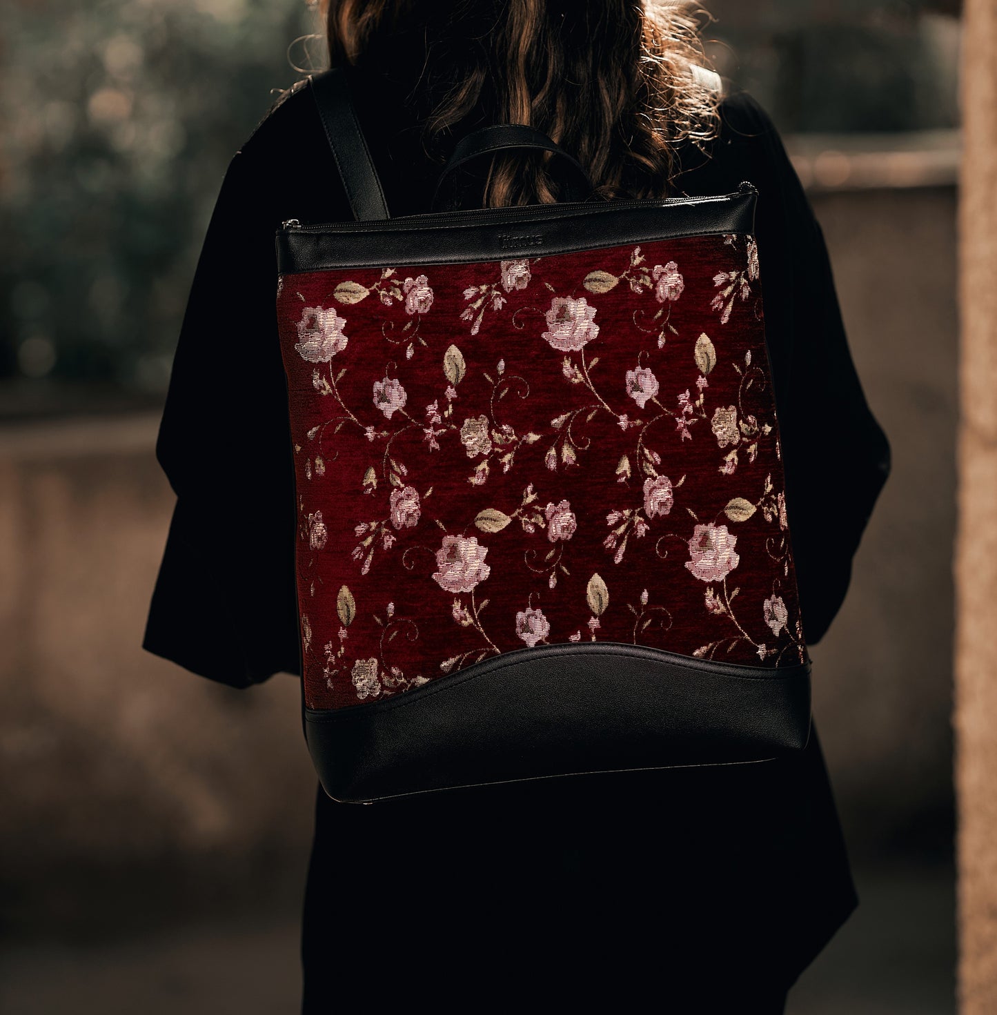 Laptop Backpack Red Flowered x Black – Mezzaluna